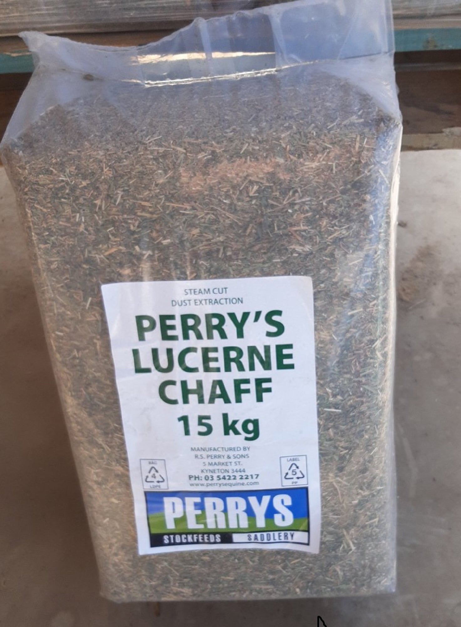 Perrys Lucerne Chaff 15 Kg – The Barn Pet Stock and Feed