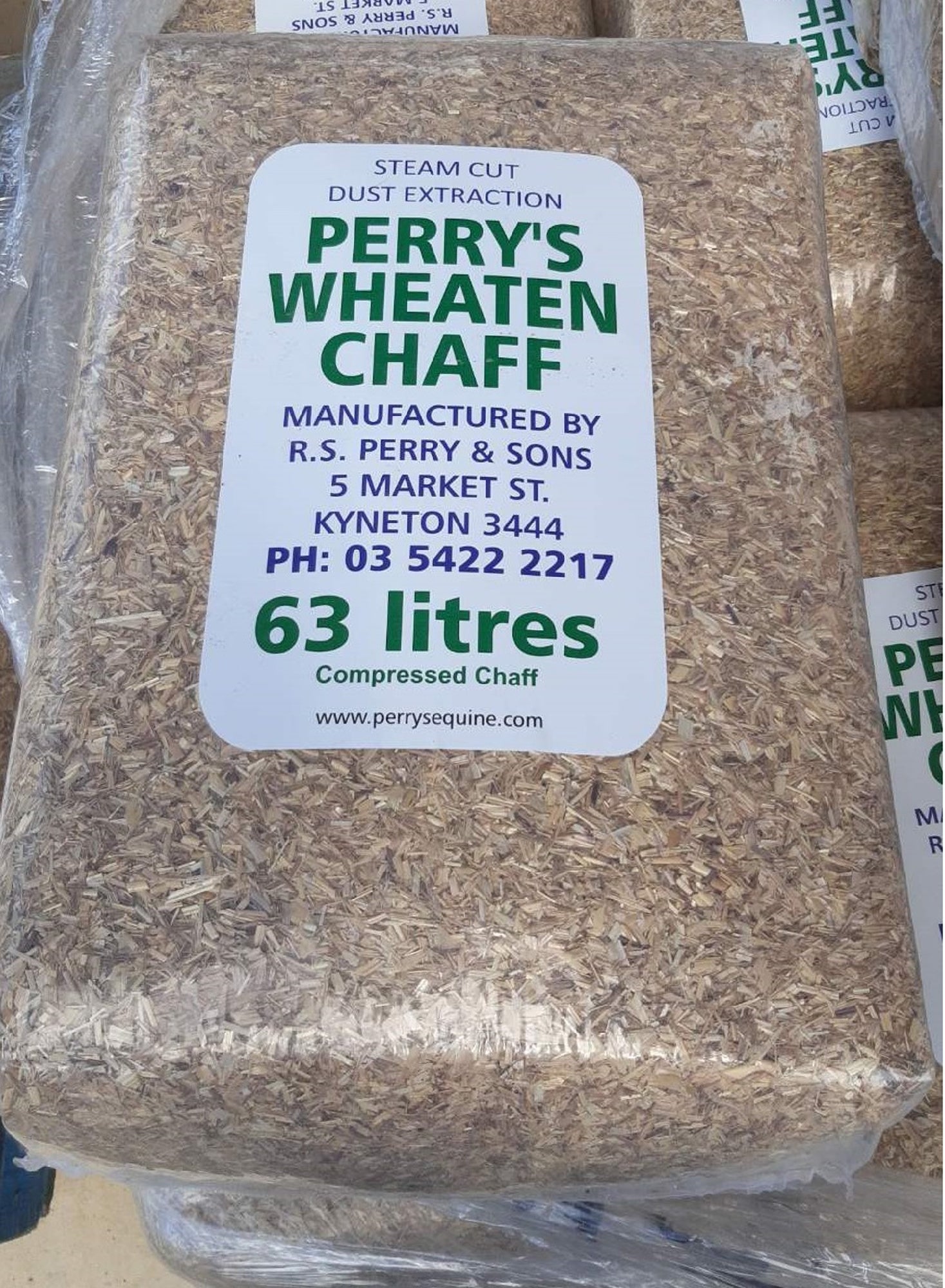 Perrys Wheaten Chaff 63l (11-12kg) – The Barn Pet Stock and Feed